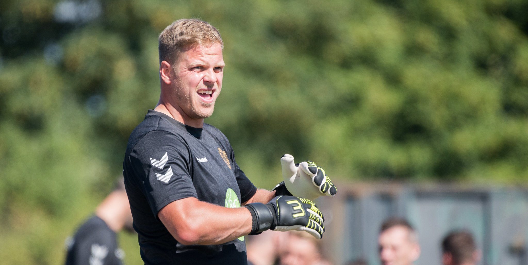 DRYDEN PUT PEN TO PAPER ON A CONTRACT – Ashington AFC