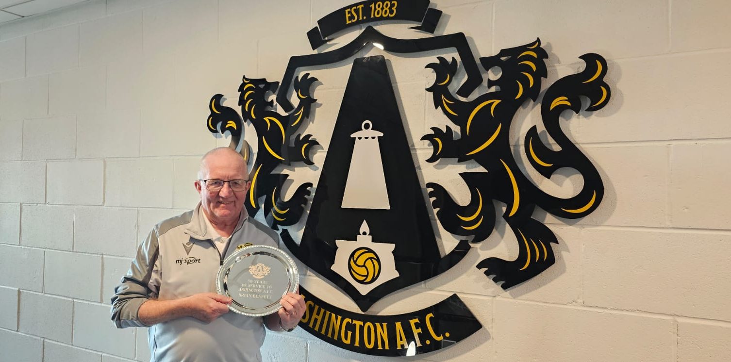 BRIAN BENNETT SCOOPS LONG SERVICE AWARD – Ashington AFC